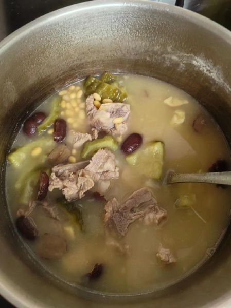 苦瓜莲子排骨汤怎么做_莲子汤去苦味的窍门-第3张图片-山城妙识