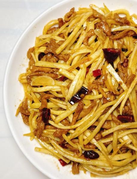 高笋炒肉怎么做_高笋炒肉先炒哪个-第2张图片-山城妙识