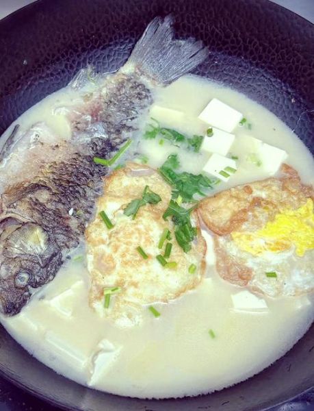 鲫鱼汤怎么做不腥_鲫鱼汤怎么熬才奶白-第1张图片-山城妙识