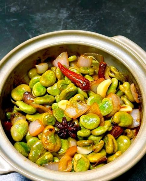 油焖蚕豆怎么做_油焖蚕豆要不要放洋葱-第3张图片-山城妙识