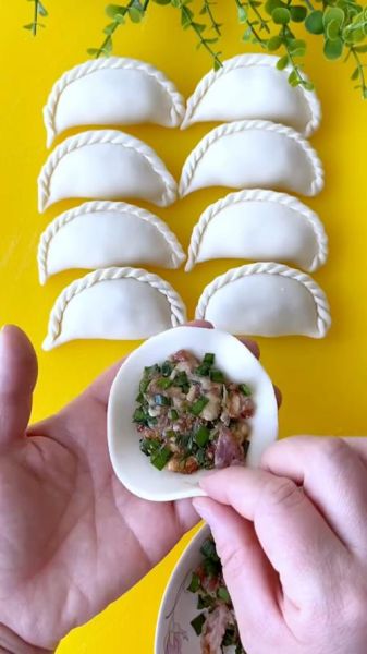 饺子花边怎么捏_饺子花边捏法图解-第1张图片-山城妙识 饺子花边怎么捏_饺子花边捏法图解-第1张图片-山城妙识