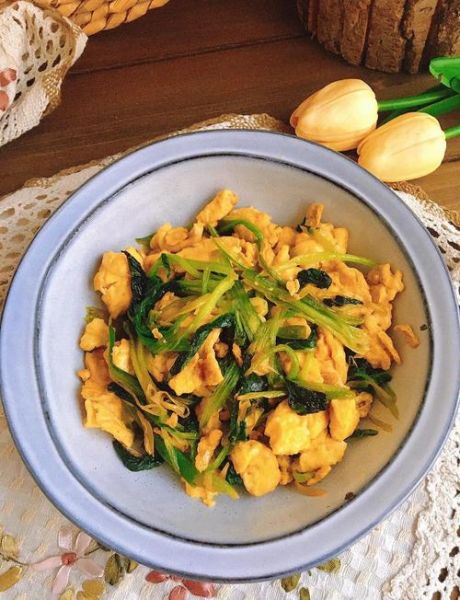 菠菜鸡蛋怎么炒_菠菜炒鸡蛋要不要焯水-第1张图片-山城妙识