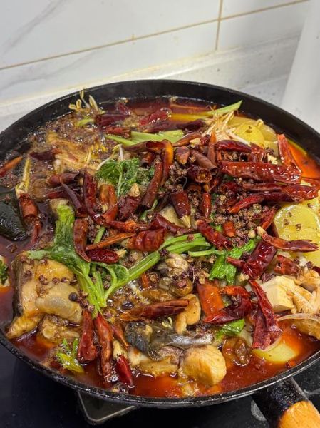 草鱼火锅怎么做才嫩_草鱼火锅用什么底料-第1张图片-山城妙识