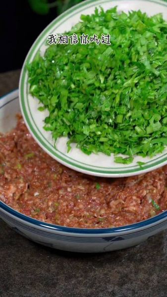 茼蒿饺子馅怎么做_茼蒿馅饺子怎么调好吃-第3张图片-山城妙识