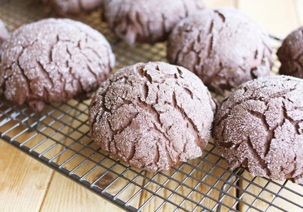 菠萝巧克力蛋糕怎么做_菠萝巧克力蛋糕热量高吗-第1张图片-山城妙识