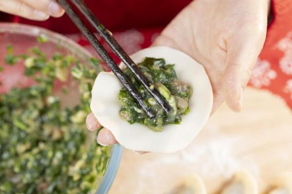 茼蒿饺子馅怎么做_茼蒿馅饺子怎么调好吃-第2张图片-山城妙识