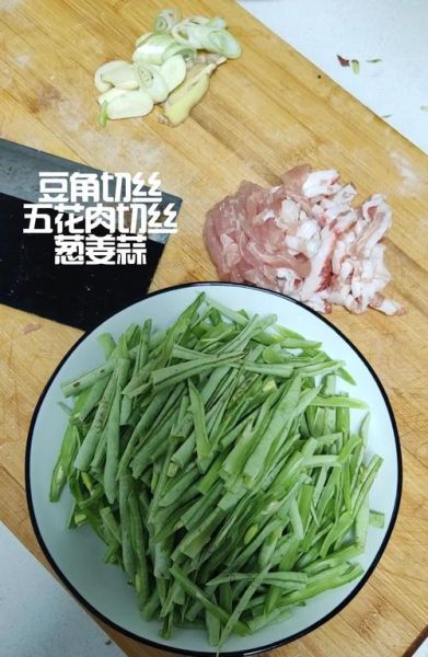 豇豆炒肉丝怎么做_豇豆炒肉丝需要焯水吗-第3张图片-山城妙识 豇豆炒肉丝怎么做_豇豆炒肉丝需要焯水吗-第3张图片-山城妙识
