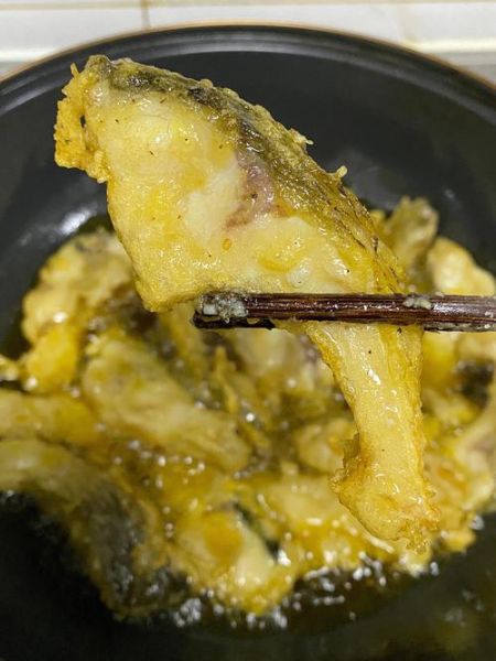 烧炸鱼块的家常做法_怎样炸鱼块外酥里嫩-第2张图片-山城妙识