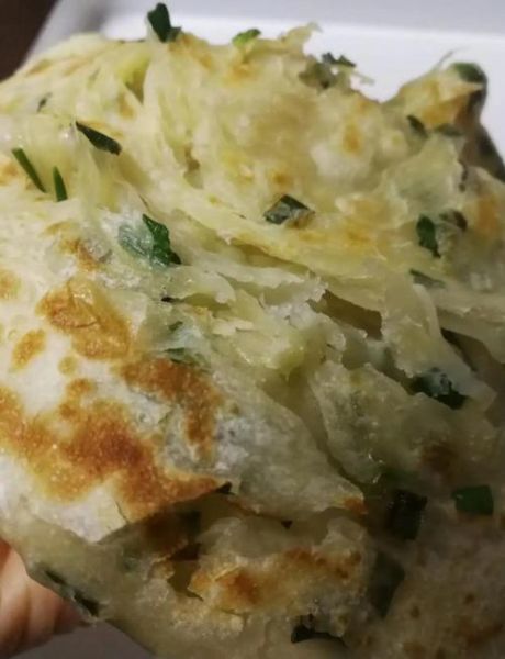 葱油饼怎么做才酥脆蓬松_配方比例是多少-第3张图片-山城妙识