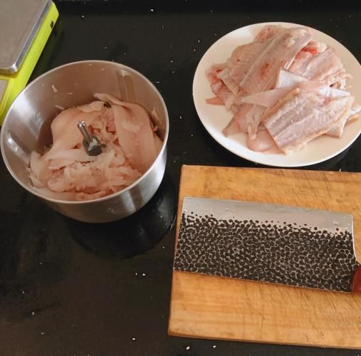 鲮鱼丸子怎么做才弹牙_正宗顺德做法-第1张图片-山城妙识