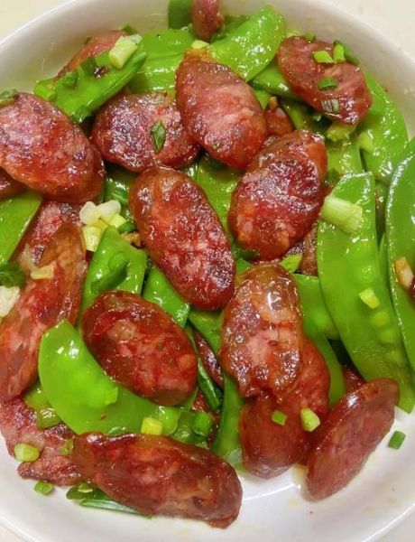 荷兰豆炒腊肠怎么炒才脆_荷兰豆炒腊肠要不要焯水-第1张图片-山城妙识