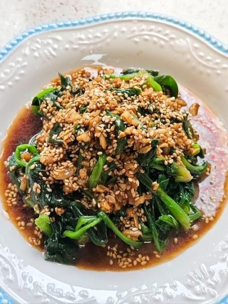 凉拌菠菜怎么做好吃窍门_菠菜焯水几分钟才脆绿-第1张图片-山城妙识