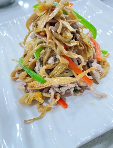 黄花菜炒肉怎么做_黄花菜炒肉用焯水吗-第1张图片-山城妙识 黄花菜炒肉怎么做_黄花菜炒肉用焯水吗-第1张图片-山城妙识