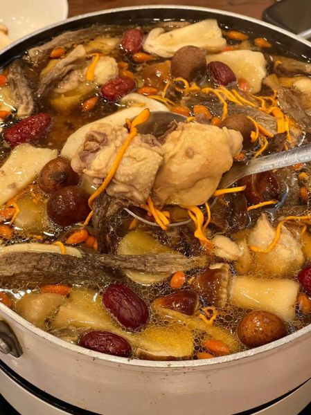 新鲜松茸怎么做好吃_松茸炖鸡做法步骤-第2张图片-山城妙识