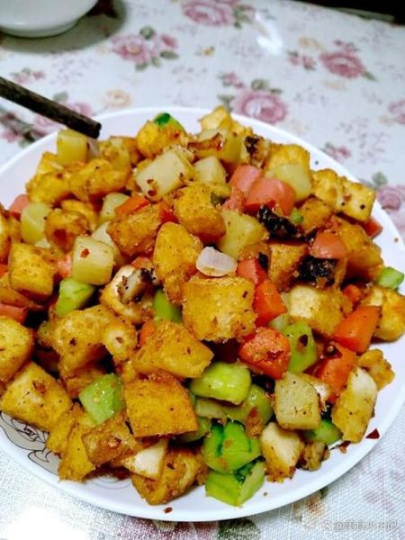 馒头块怎么炒好吃_炒馒头丁的家常做法-第1张图片-山城妙识 馒头块怎么炒好吃_炒馒头丁的家常做法-第1张图片-山城妙识