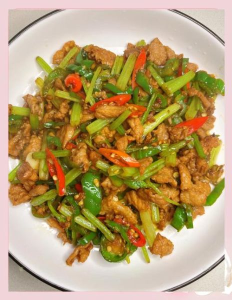 炒芹菜炒肉怎么做好吃_芹菜炒肉的家常做法-第3张图片-山城妙识