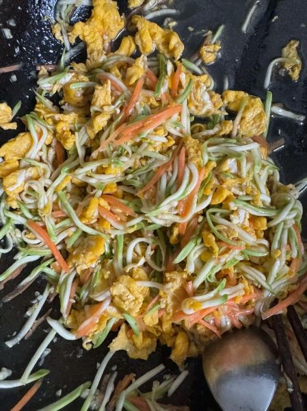西葫芦瓜馅饼怎么和面_西葫芦瓜馅饼馅料怎么调-第1张图片-山城妙识