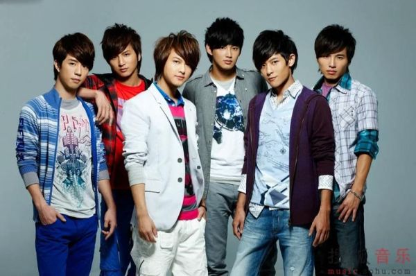 黑糖玛奇朵歌词含义_黑糖玛奇朵是谁唱的-第1张图片-山城妙识