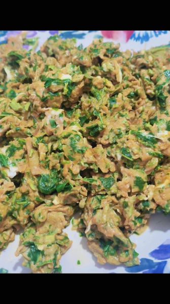 香椿芽鸡蛋饼怎么做_香椿芽鸡蛋饼的营养价值-第3张图片-山城妙识