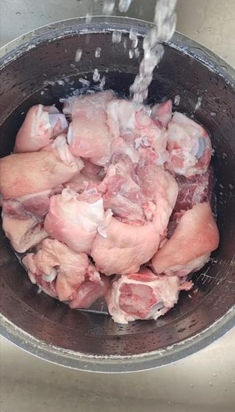 卤猪蹄的做法步骤_卤猪蹄怎么做好吃-第3张图片-山城妙识