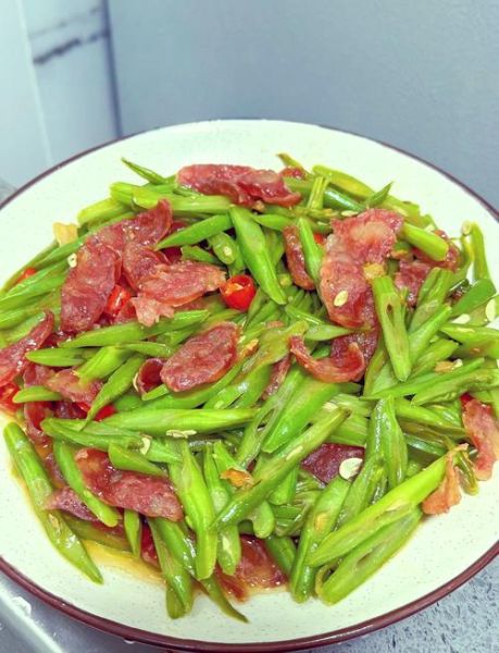 腊肠炒菜怎么炒好吃_腊肠炒菜的家常做法大全-第1张图片-山城妙识 腊肠炒菜怎么炒好吃_腊肠炒菜的家常做法大全-第1张图片-山城妙识
