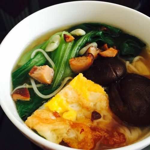 香菇鸡蛋面怎么做_香菇鸡蛋面需要哪些调料-第3张图片-山城妙识