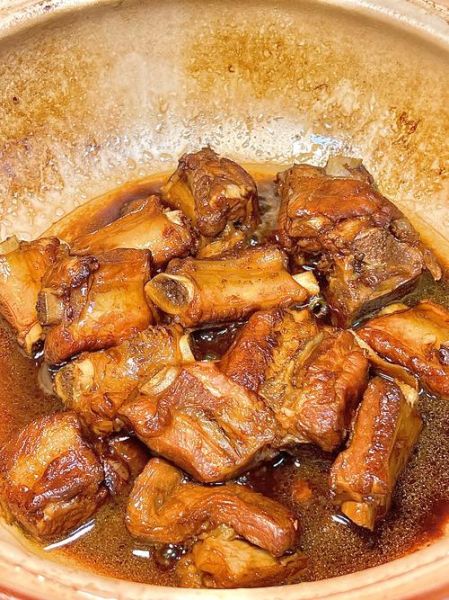 红烧排骨怎么做才好吃_红烧排骨焯水用冷水还是热水-第1张图片-山城妙识