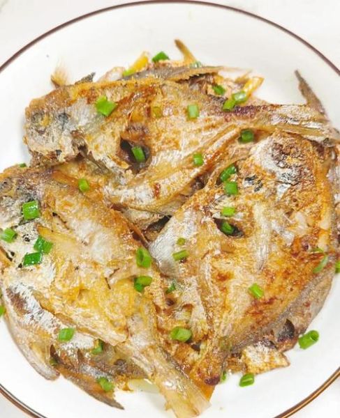 鲳鱼怎么做好吃_鲳鱼的家常做法大全-第2张图片-山城妙识