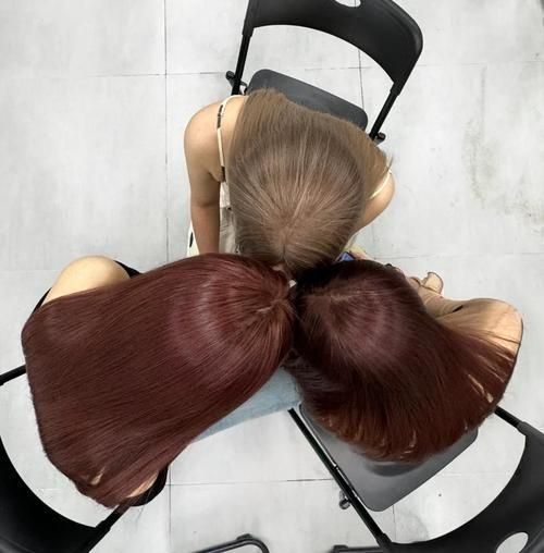 红醋栗色是什么颜色_红醋栗色怎么搭配-第1张图片-山城妙识