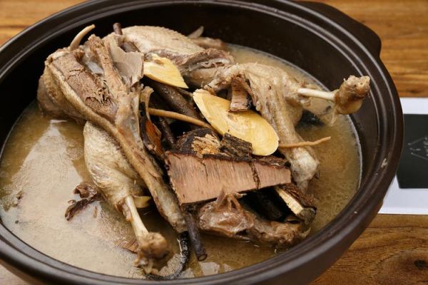 清炖鸭子怎么炖好吃又简单_家常清炖鸭子简单做法-第1张图片-山城妙识