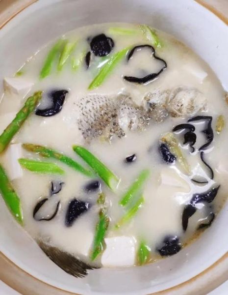 鲈鱼炖汤最正宗的做法_鲈鱼炖汤用什么鱼最好-第1张图片-山城妙识