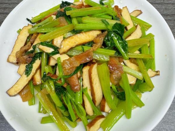 香干炒芹菜怎么炒_香干炒芹菜的家常做法-第3张图片-山城妙识 香干炒芹菜怎么炒_香干炒芹菜的家常做法-第3张图片-山城妙识