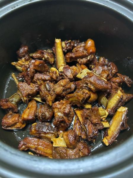 高压锅炖羊排怎么做_羊排去膻味技巧-第1张图片-山城妙识