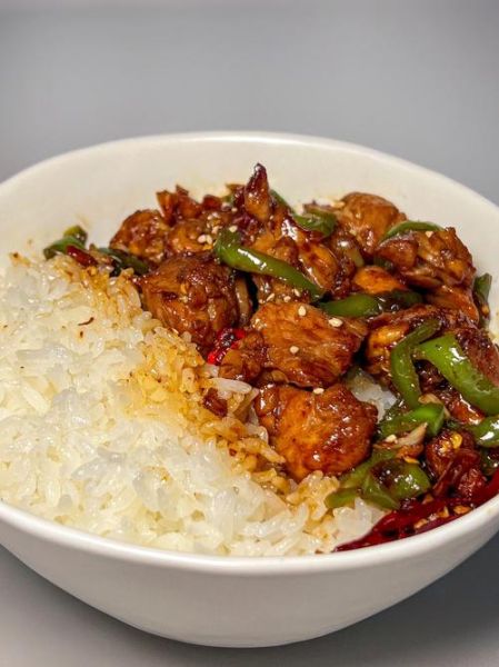 鸡腿拌饭怎么做_鸡腿拌饭家常做法-第1张图片-山城妙识