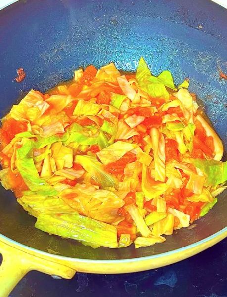 西红柿炒圆白菜怎么炒才好吃_西红柿炒圆白菜窍门-第1张图片-山城妙识