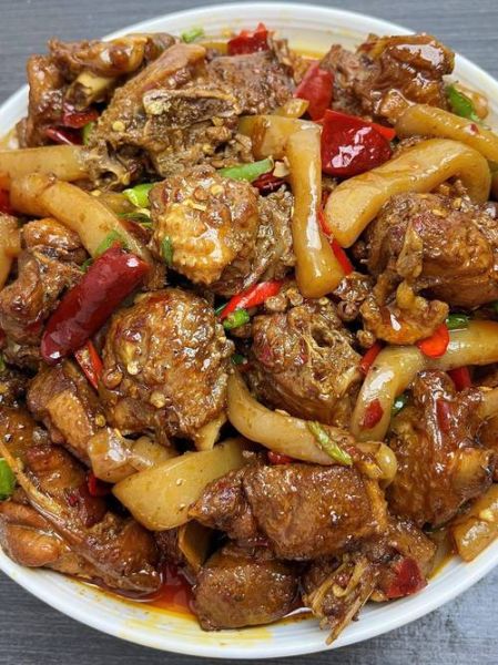 红烧鸭子配什么菜好吃_红烧鸭子搭配推荐-第1张图片-山城妙识