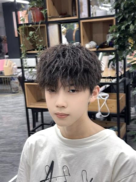 锡纸烫适合什么脸型_锡纸烫能保持多久-第1张图片-山城妙识
