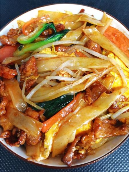 鸡蛋炒河粉怎么炒不粘锅_鸡蛋炒河粉的家常做法-第1张图片-山城妙识 鸡蛋炒河粉怎么炒不粘锅_鸡蛋炒河粉的家常做法-第1张图片-山城妙识