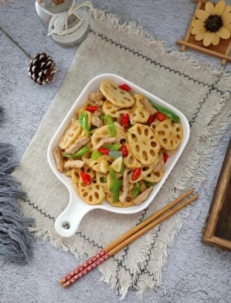 莲藕和什么一起炒好吃_莲藕炒肉片的做法-第2张图片-山城妙识