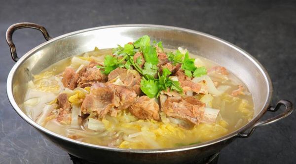 酸菜炖排骨怎么做_酸菜炖排骨的家常做法-第3张图片-山城妙识