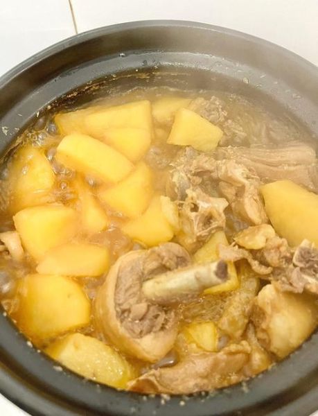 炖鸡肉怎么炖好吃又简单_家常炖鸡步骤-第1张图片-山城妙识