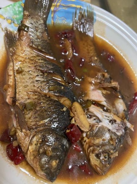 鲫鱼的做法有几种_家常鲫鱼怎么做最好吃-第3张图片-山城妙识