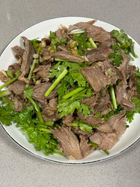 香菜牛肉怎么做才嫩_香菜牛肉去腥增香窍门-第2张图片-山城妙识 香菜牛肉怎么做才嫩_香菜牛肉去腥增香窍门-第2张图片-山城妙识