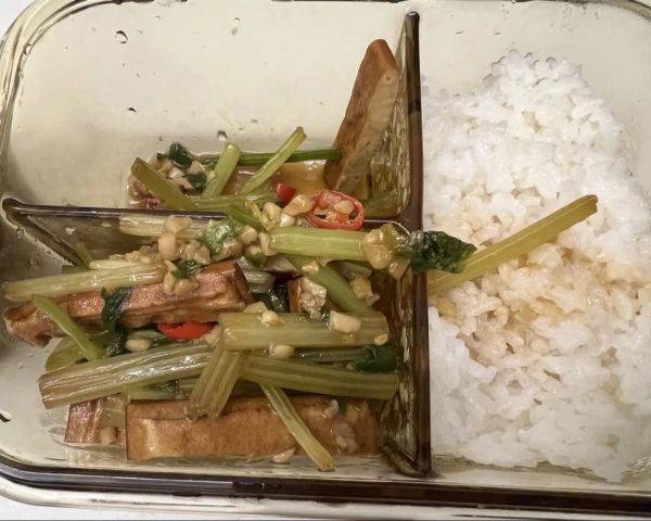 香干炒芹菜还用焯水吗_芹菜焯水技巧-第3张图片-山城妙识