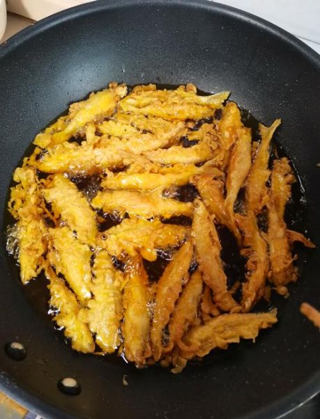 小鱼怎么炸才酥脆_小鱼炸多久才金黄-第1张图片-山城妙识