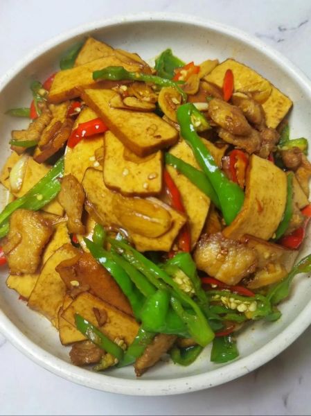 香干炒肉怎么炒才嫩_香干炒肉的家常做法视频-第2张图片-山城妙识