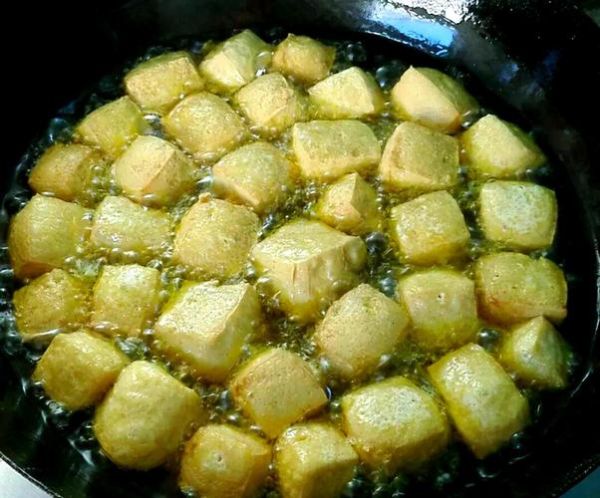 豆腐泡怎么炸才蓬松_豆腐泡炸圆的诀窍-第2张图片-山城妙识 豆腐泡怎么炸才蓬松_豆腐泡炸圆的诀窍-第2张图片-山城妙识