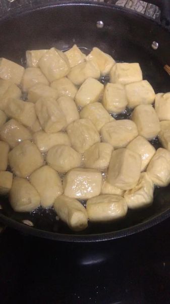 豆腐泡怎么炸才蓬松_豆腐泡炸圆的诀窍-第1张图片-山城妙识 豆腐泡怎么炸才蓬松_豆腐泡炸圆的诀窍-第1张图片-山城妙识