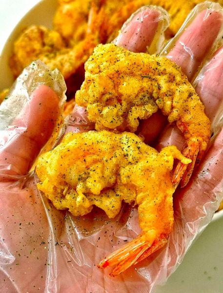 黄金凤尾虾怎么做_黄金凤尾虾热量高吗-第2张图片-山城妙识