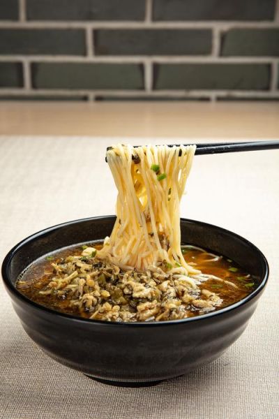 雪菜肉丝面怎么做好吃_雪菜肉丝面做法窍门-第2张图片-山城妙识